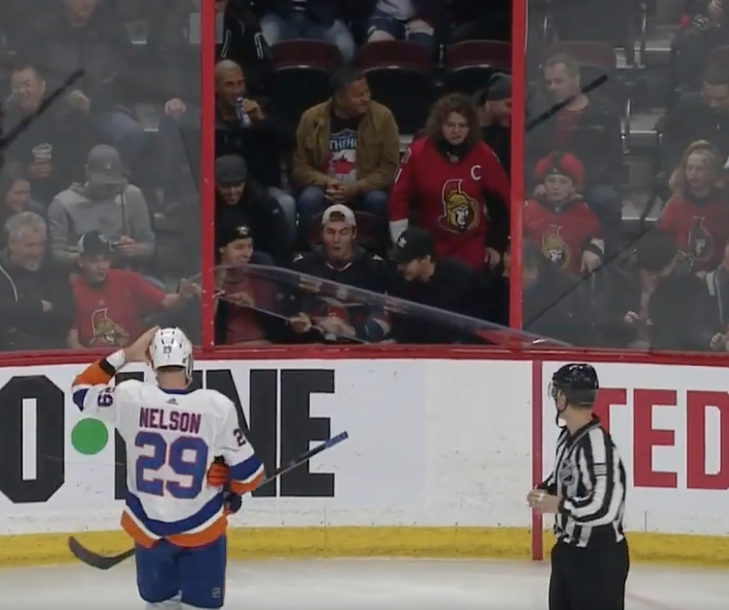 Hockey30 | VIDÉO: À Ottawa, même l'aréna tombe en morceaux...