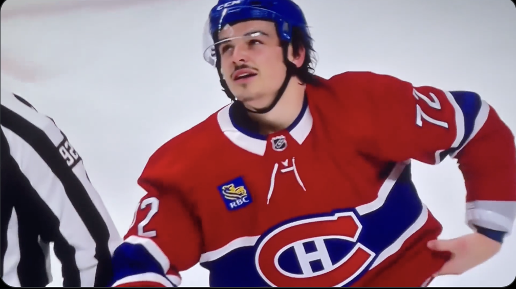 Hockey30 | Arber Xhekaj traite le GOON de....