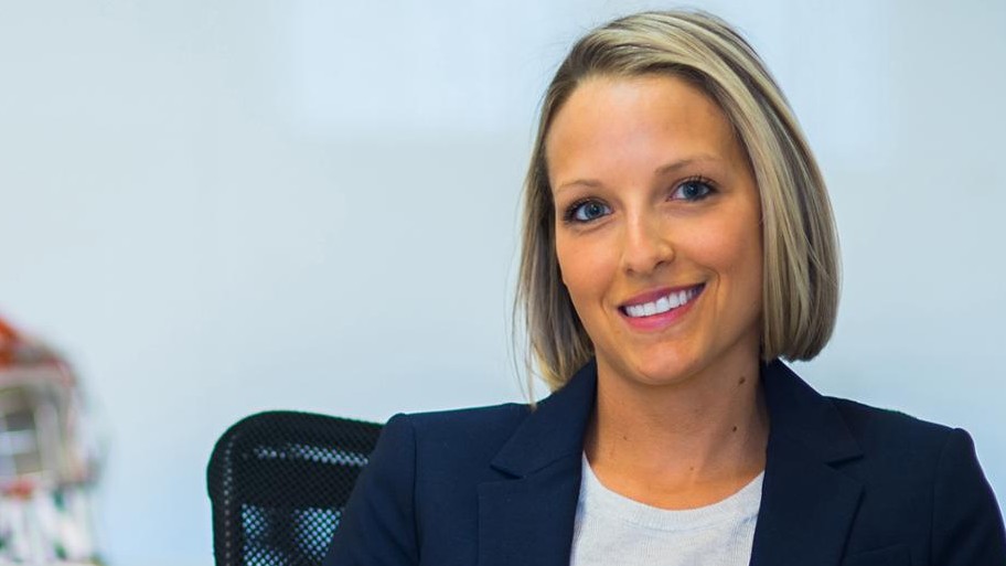 Hockey30 | Émilie Castonguay en prend plein la FIGURE à Vancouver...